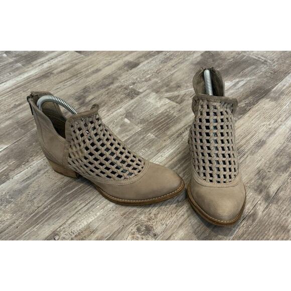 Very Volatile | Shoes | Very Volatile Hudson Beige Leather Boho Woven ...